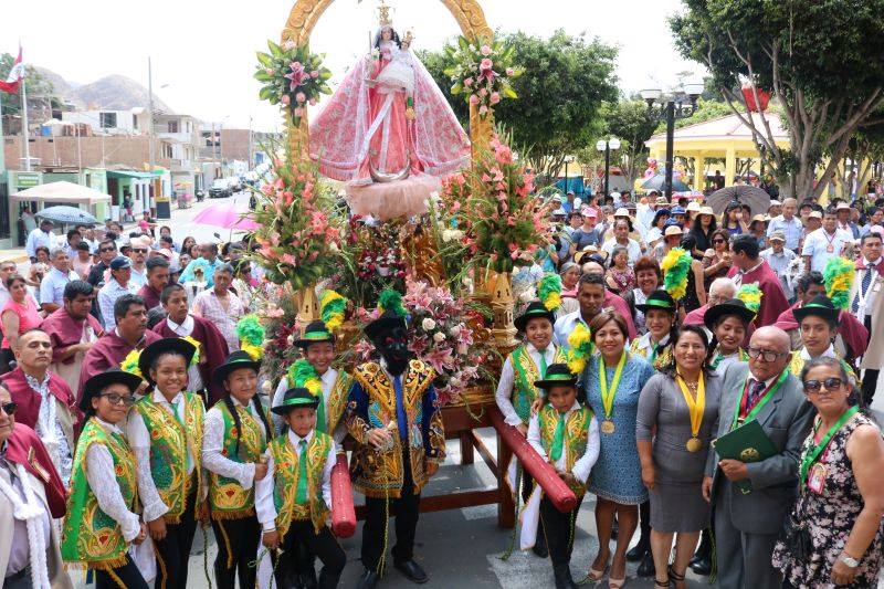 Festividad En Honor A La Virgen De La Candelaria - Calango - Descubre ...